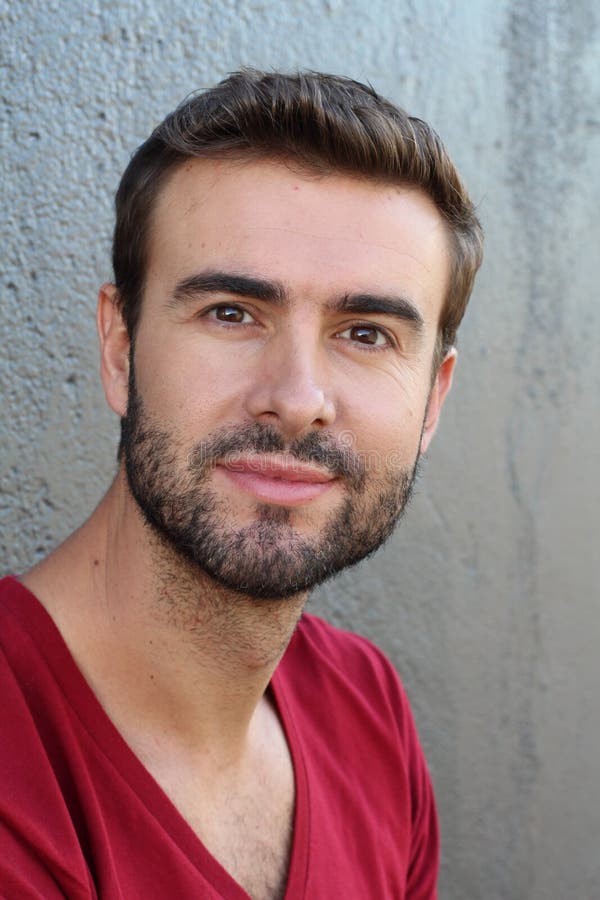 Portrait D'un Jeune Homme Espagnol Photo stock - Image du adulte, frais ...