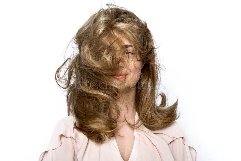 Portrait Dune Belle Fille Naturelle Avec De Beaux Cheveux Sains Sur