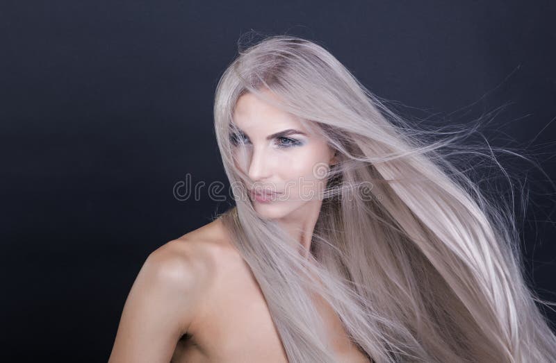 Verticale De Femme Aux Cheveux Longs Image Stock Image Du Fille
