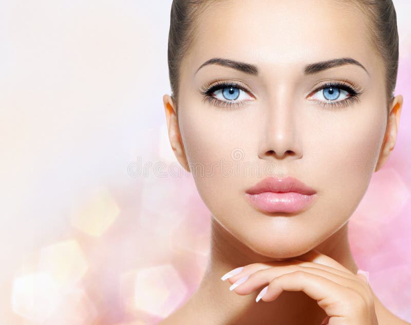 Portrait De Belle Femme De Brune De 40 Ans Photo stock - Image du ... Portrait De Belle Femme De Brune De 40 Ans Photo stock - Image du ...