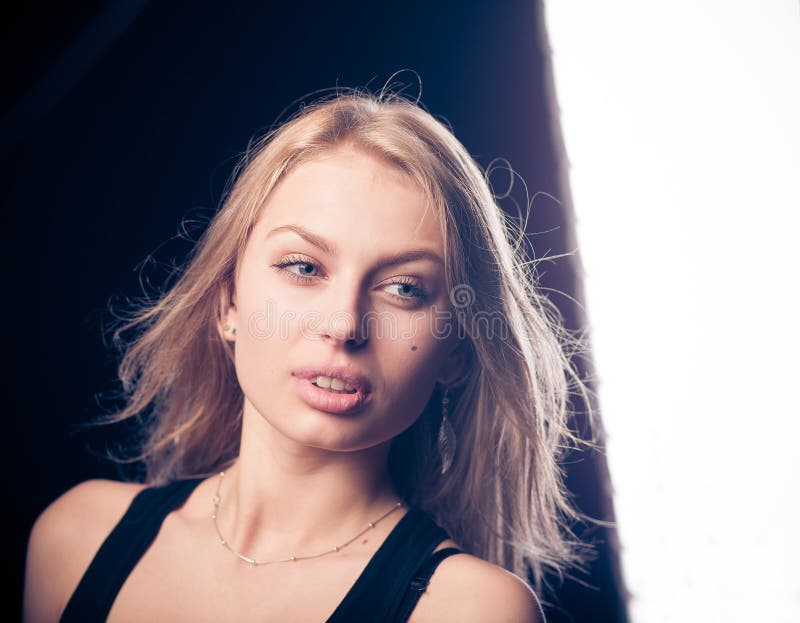 Belle fille sensible photo stock. Image du normal, beauté - 29705072