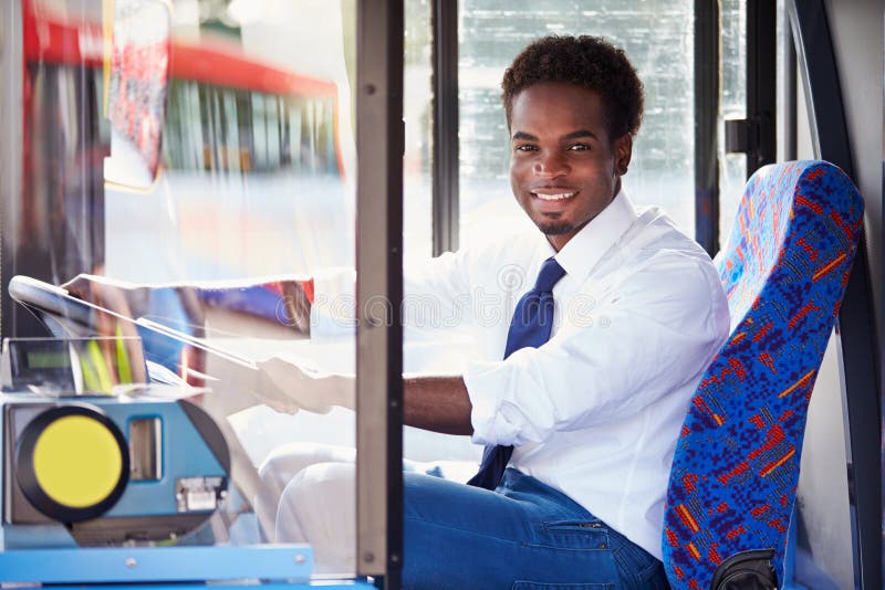 Portrait De Chauffeur De Bus Behind Wheel Photo stock - Image du ...