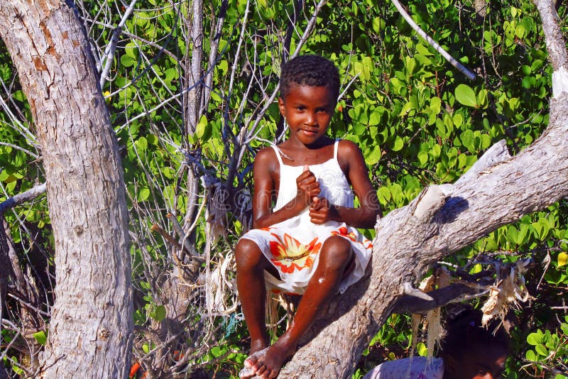 Portrait De Fille Malgache Heureuse Image stock - Image du nature ...