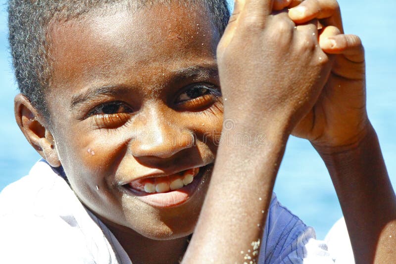 Portrait De Femme Malgache Avec Le Masque De Tradytional Sur Le Visage ...