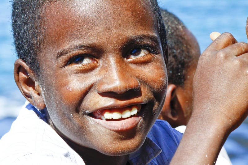 Portrait De Femme Malgache Avec Le Masque De Tradytional Sur Le Visage ...