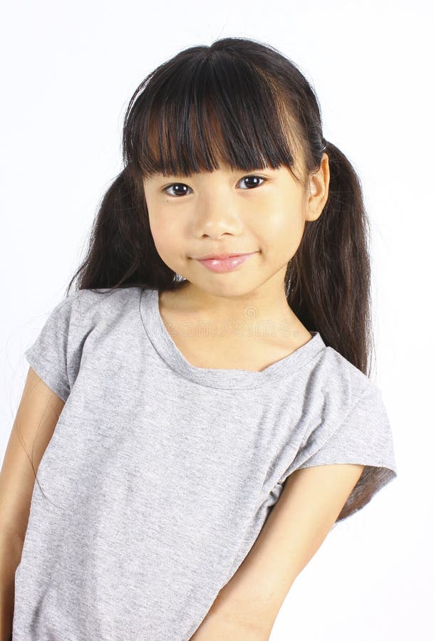 Portrait De Jeune Fille Mignonne Image stock - Image du isolat, heureux ... Portrait De Jeune Fille Mignonne Image stock - Image du isolat, heureux ...
