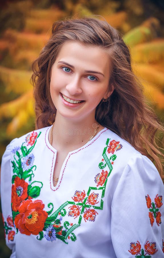 Portrait De La Fille Ukrainienne Photo stock - Image du adulte, assez ...