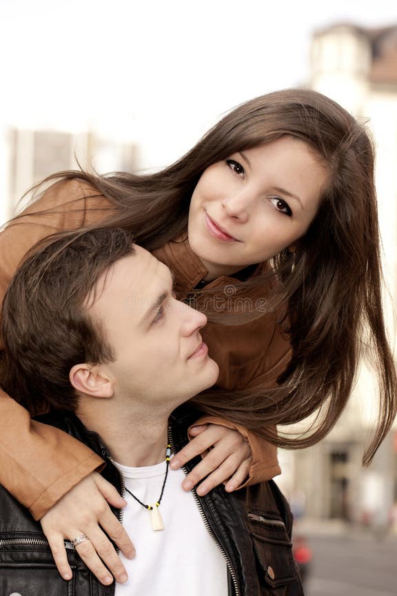 Portrait de rue de couples photo stock. Image du heureux - 35200846
