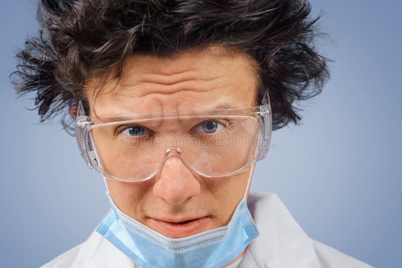 Portrait D'un Scientifique Fou Photo stock - Image du professeur, choc ...