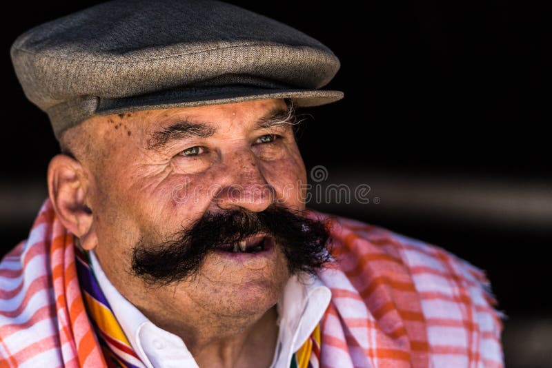 Homme turc image stock. Image du masculin, traditionnel - 46347167