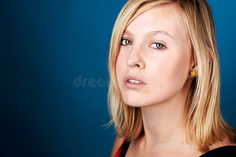 Portrait de femme réelle image stock. Image du femelle - 33714267