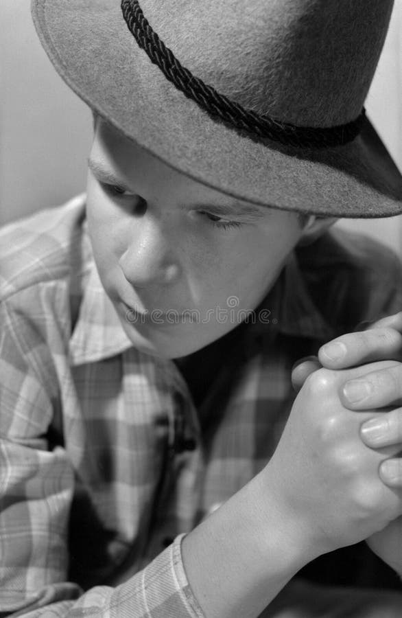 Portrait Des Mannes Mit Einem Hut Stockbild - Bild von nachdenklich ...