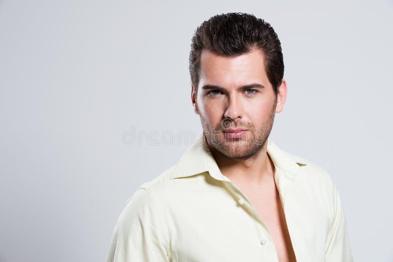 Portrait Du Jeune Bel Homme. Photo stock - Image du verticale, sérieux ...