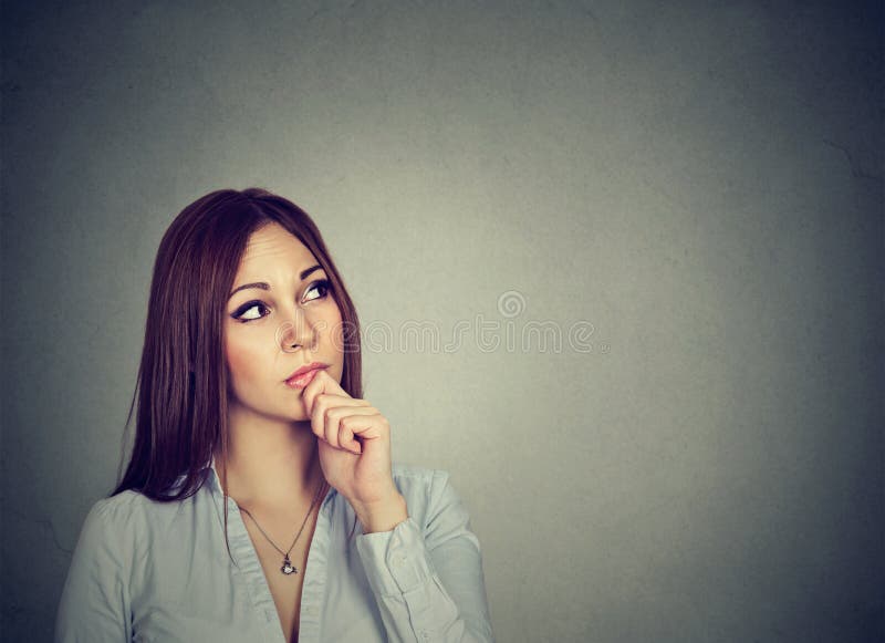 Portrait Einer Denkenden Frau Stockbild - Bild von verstand, schön ...