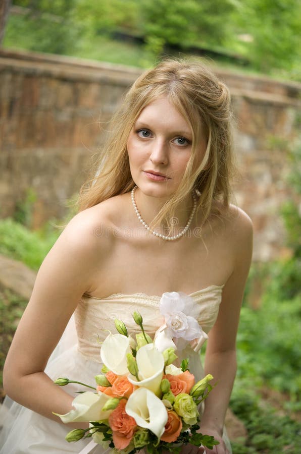 Portrait Einer Natürlichen Braut Stockbild - Bild von nett, getrennt ...