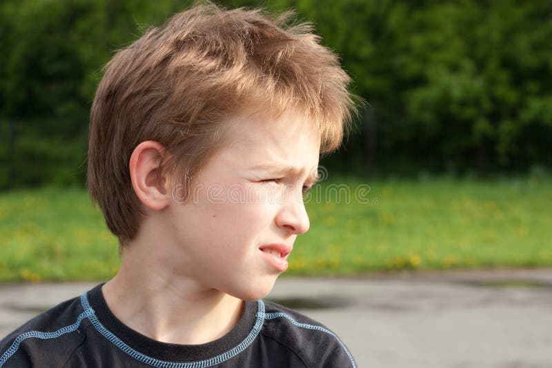 Portrait Eines Jugendlichen. Stockbild - Bild von jugendlicher, profil ... Portrait Eines Jugendlichen. Stockbild - Bild von jugendlicher, profil ...