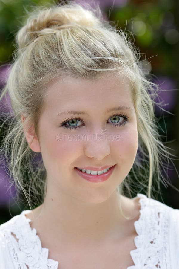 Portrait Eines Jugendlichen Stockbild - Bild von blume, frisch: 24902863 Portrait Eines Jugendlichen Stockbild - Bild von blume, frisch: 24902863