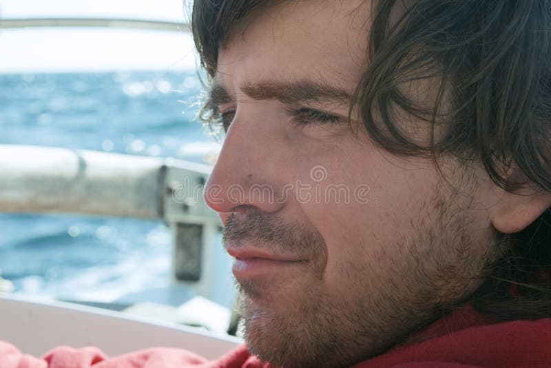 Junger Seemann Bei Der Arbeit Stockfoto - Bild von besatzung, seil ...