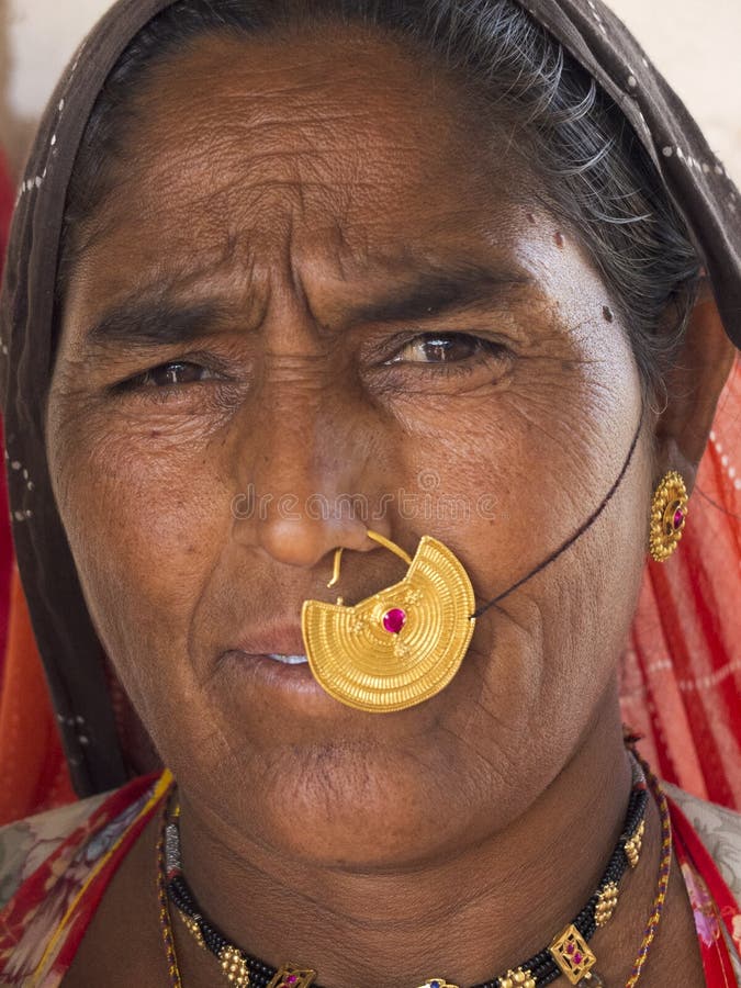 Portrait En Gros Plan D'une Femme Indienne. Photo éditorial - Image du ... Portrait En Gros Plan D'une Femme Indienne. Photo éditorial - Image du ...