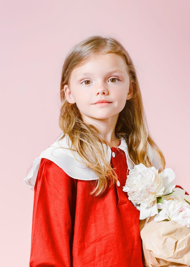 Portrait of Little Model Girl Stock Image - Image of summer, flowers ...