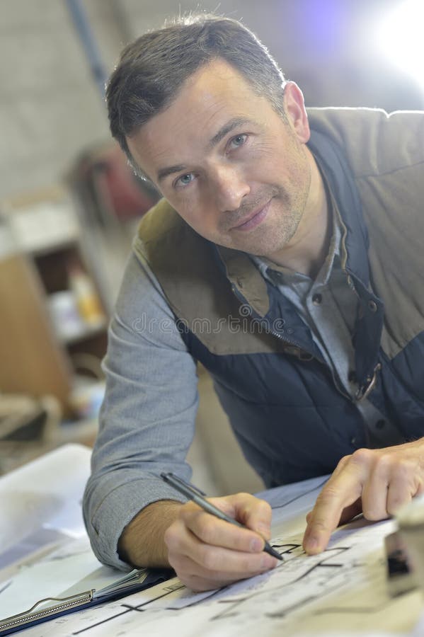 Portrait of man carpenter stock image. Image of designing - 49775471