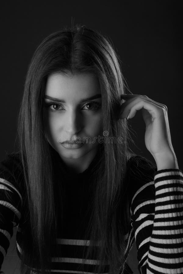 Portrait Noir Et Blanc De Jeune Fille Magnifique Image Stock Image Du