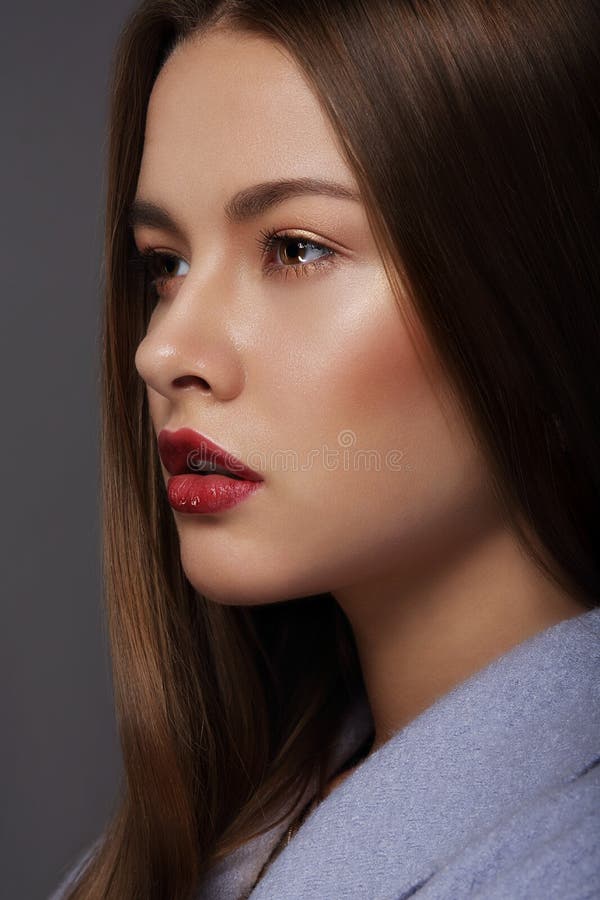 Portrait of Sophisticated and Luxurious Supermodel with Perfect Skin ...