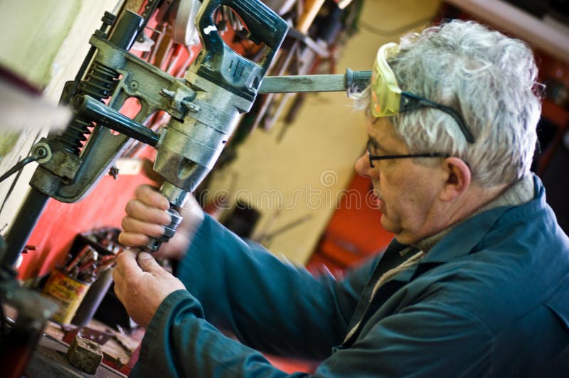 Portrait d'un ouvrier image stock. Image du combinaison - 36095687