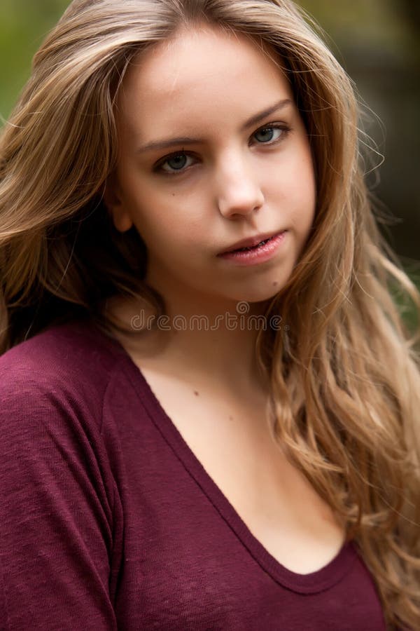 Portrait Von Einem Jugendlich Stockbild - Bild von mädchen, kühl: 27976071