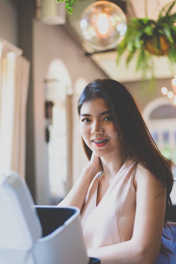 Portrait Young Asian Pretty Business Woman Smiling and Looking Camera ... Portrait Young Asian Pretty Business Woman Smiling and Looking Camera ...