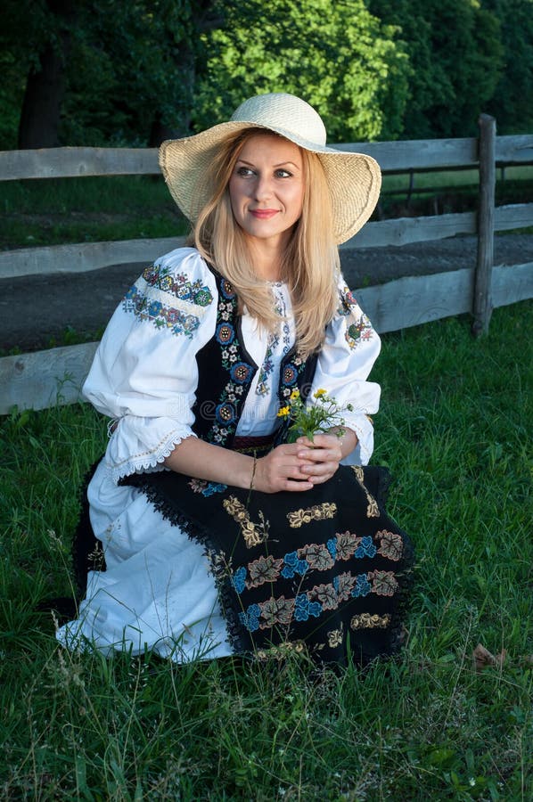 Folklore Romanian Singer Traditional Costume Stock Photos - Free ...