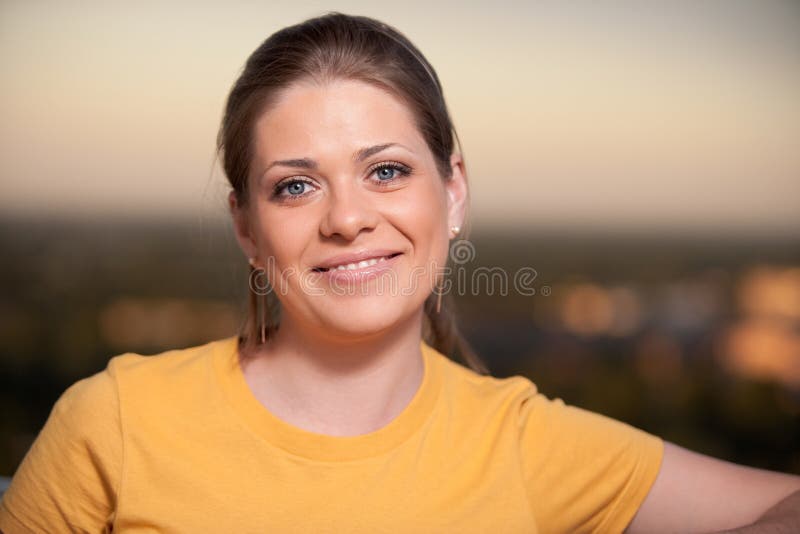 Portraut de la mujer imagen de archivo. Imagen de adolescente - 44431381