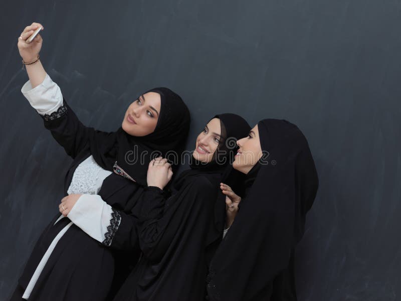 Portret Van Een Arabische Saoedi-arabische Mens Openlucht Stock ... Portret Van Een Arabische Saoedi-arabische Mens Openlucht Stock ...