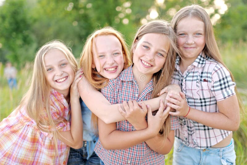 Portret Van Blije Mooie Meisjes Stock Foto - Image of kind, meisjes ...