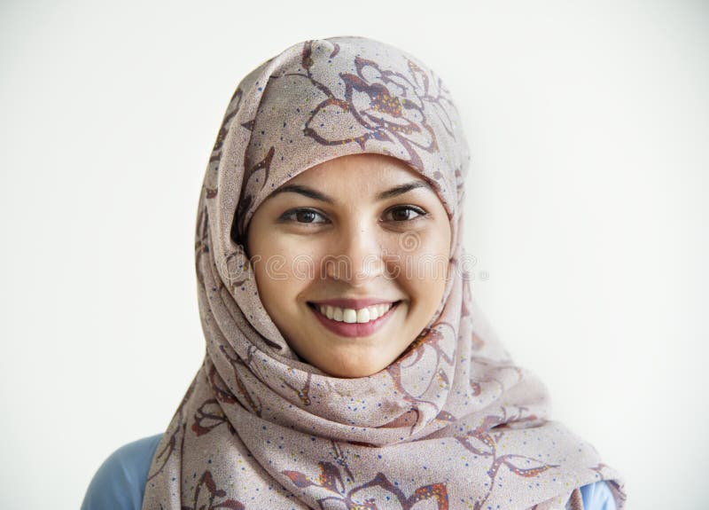 Portret Van Een Arabische Jonge Vrouw Met Haar Mooie Blauwe Ogen in ...