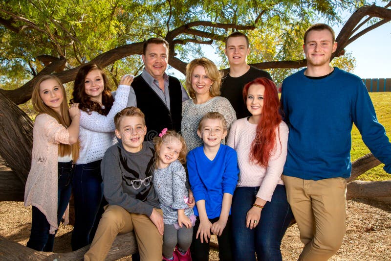 Portret Van Een Grote Familie Stock Foto - Image of menselijk ...