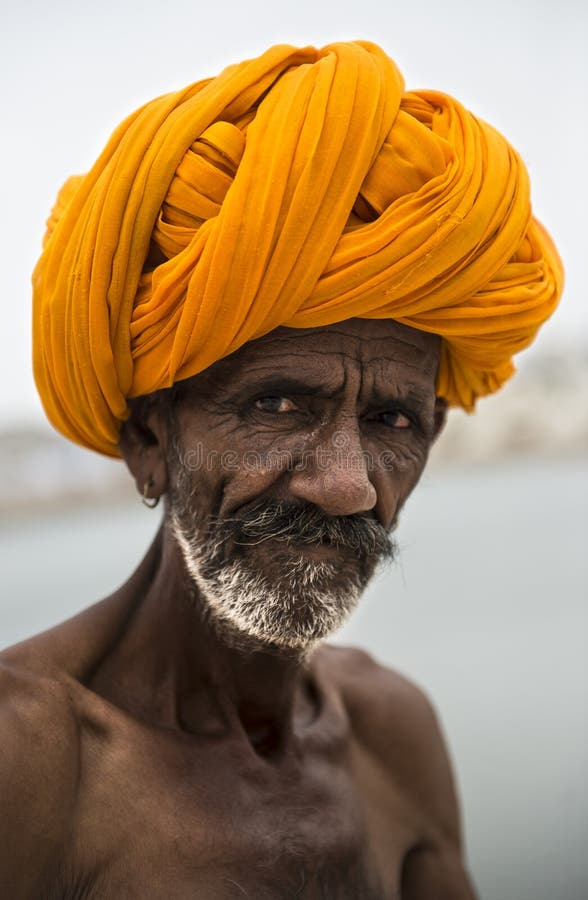 Portret Van Een Indische Mens In Pushkar Redactionele Afbeelding ...