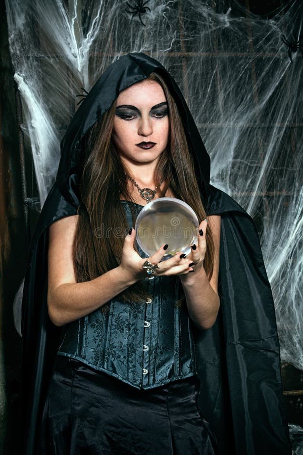 Het Aantrekkelijke Heks Doen Magisch in Het Magische Leger Stock ...