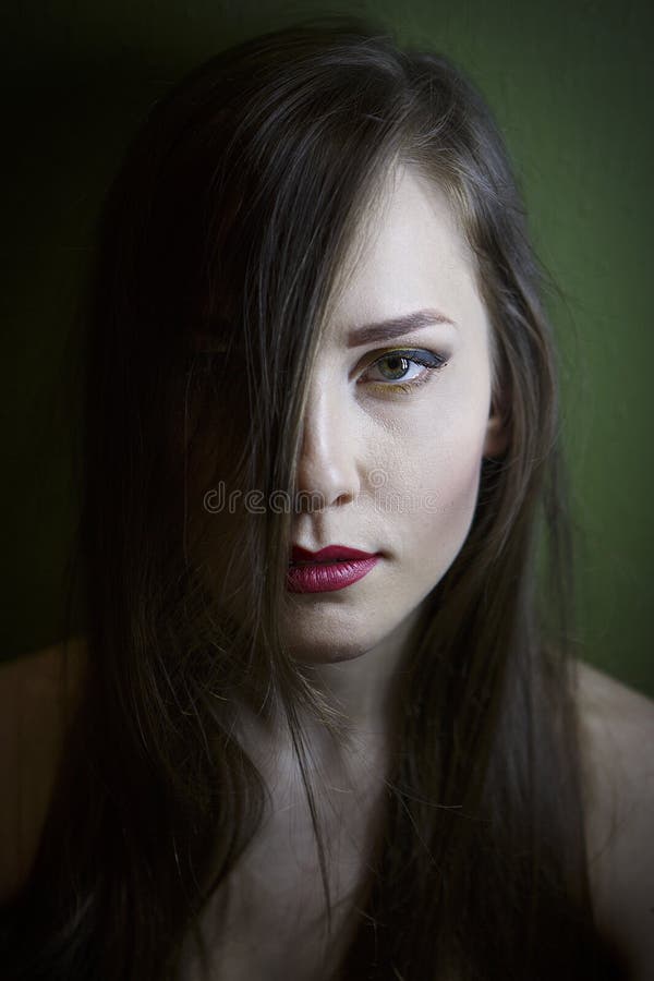 Portret Van Een Mooi Jong Meisje Stock Foto - Image of meisje, dame ... Portret Van Een Mooi Jong Meisje Stock Foto - Image of meisje, dame ...