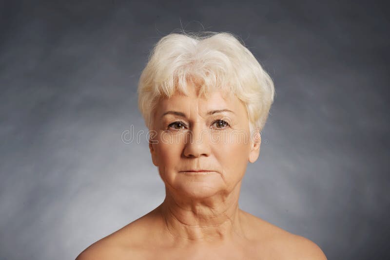 Portret Van Een Oude Naakte Vrouw Stock Foto Afbeelding Bestaande