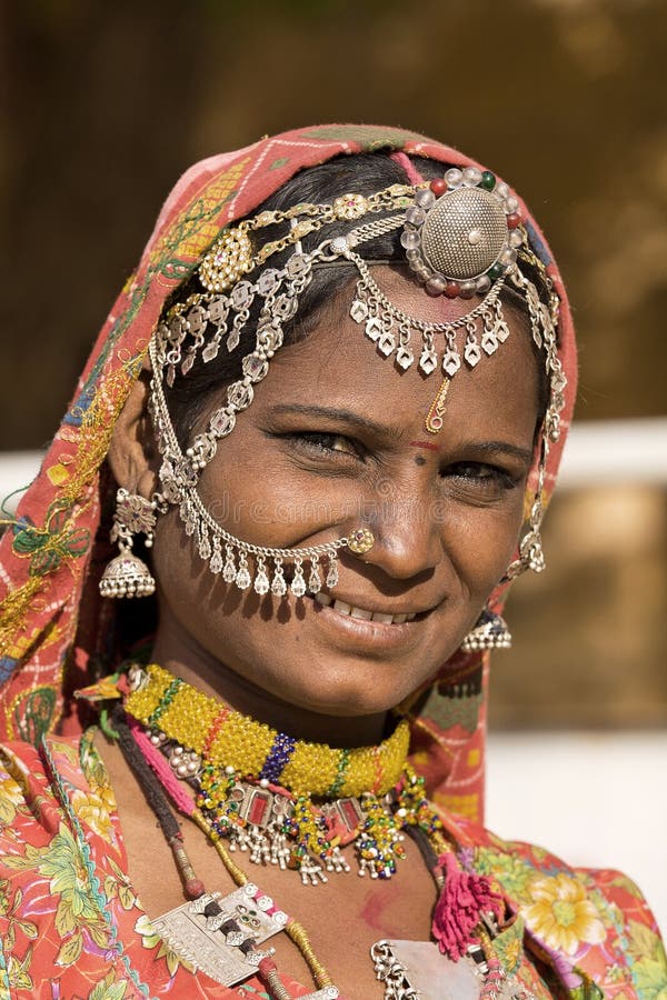 Portret Van Een Vrouw Van India Rajasthani Redactionele Fotografie ...