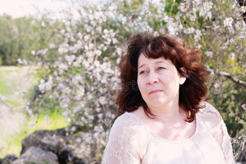 Portret Van Mooie Echte 45 Jaar Oude Vrouwen Stock Foto - Image of haar ...