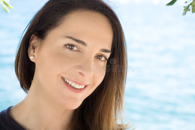 690 Portret Van Een Oude Vrouw 45 Jaar de Foto's van de Voorraad - de ...