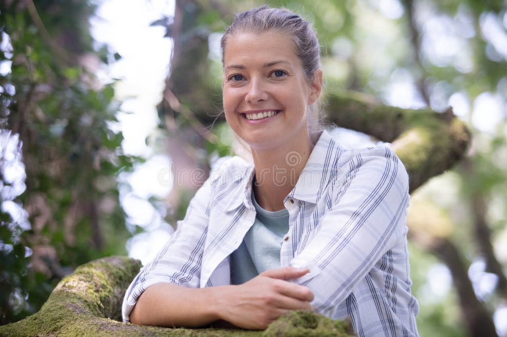 Portrit Woman Leaning on Tree Trunk Stock Photo - Image of lean, trunk ...