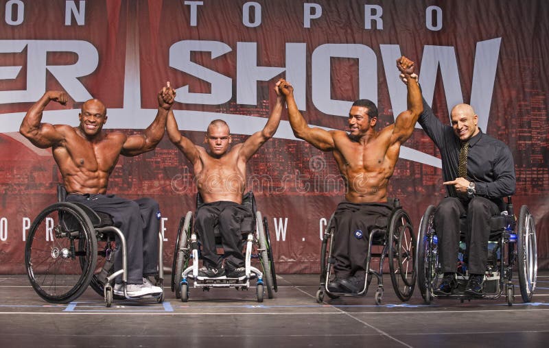 Bodybuilders Posedown De Fauteuil Roulant à Toronto Image stock ...