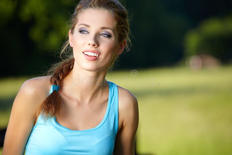 Pose Mince De Brune De Forme Physique Image Stock Image Du Attrayant