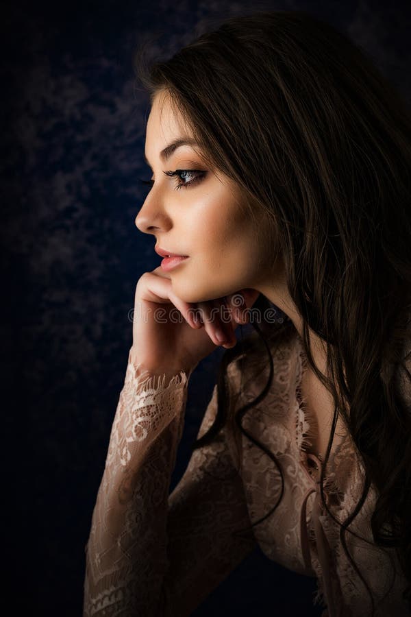 Poses D'adolescente Pour En Des Portraits De Studio Photo stock - Image ...