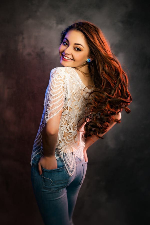 Poses D'adolescente Pour En Des Portraits De Studio Photo stock - Image ...