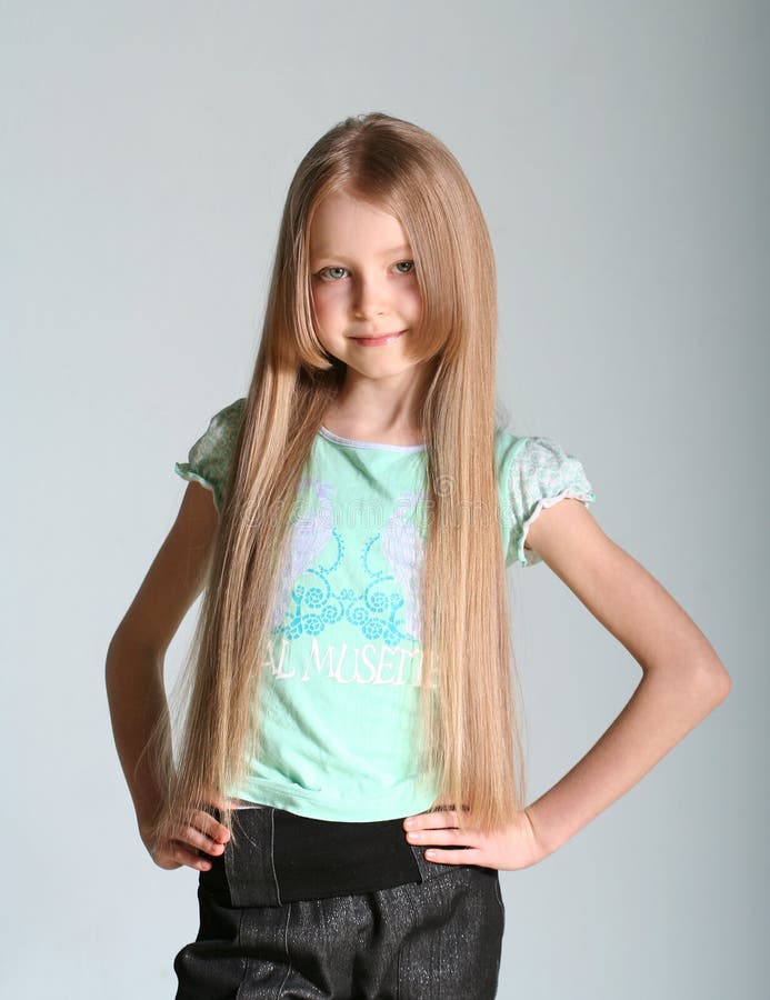 Poses do modelo da menina foto de stock. Imagem de sorrir - 4946126