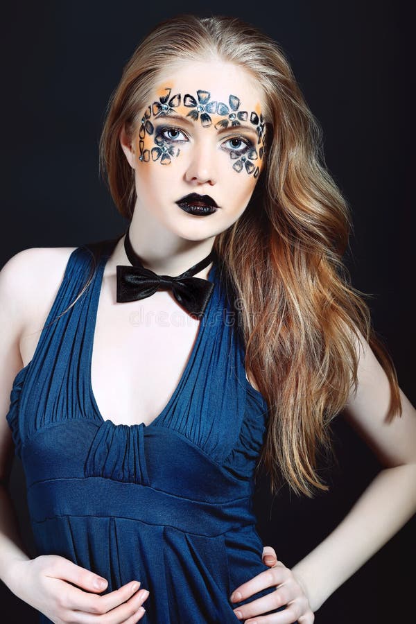 Posing Picture. Image: 19036126